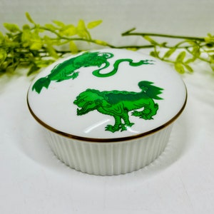Wedgwood Chinese Tigers Green Bone China Made in England Round Box With ...