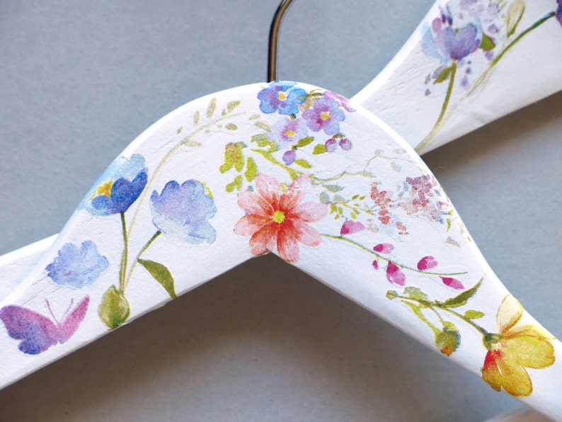 Floral Bridesmaid Hanger: Personalized Wedding Dress Hanger With Heart ...