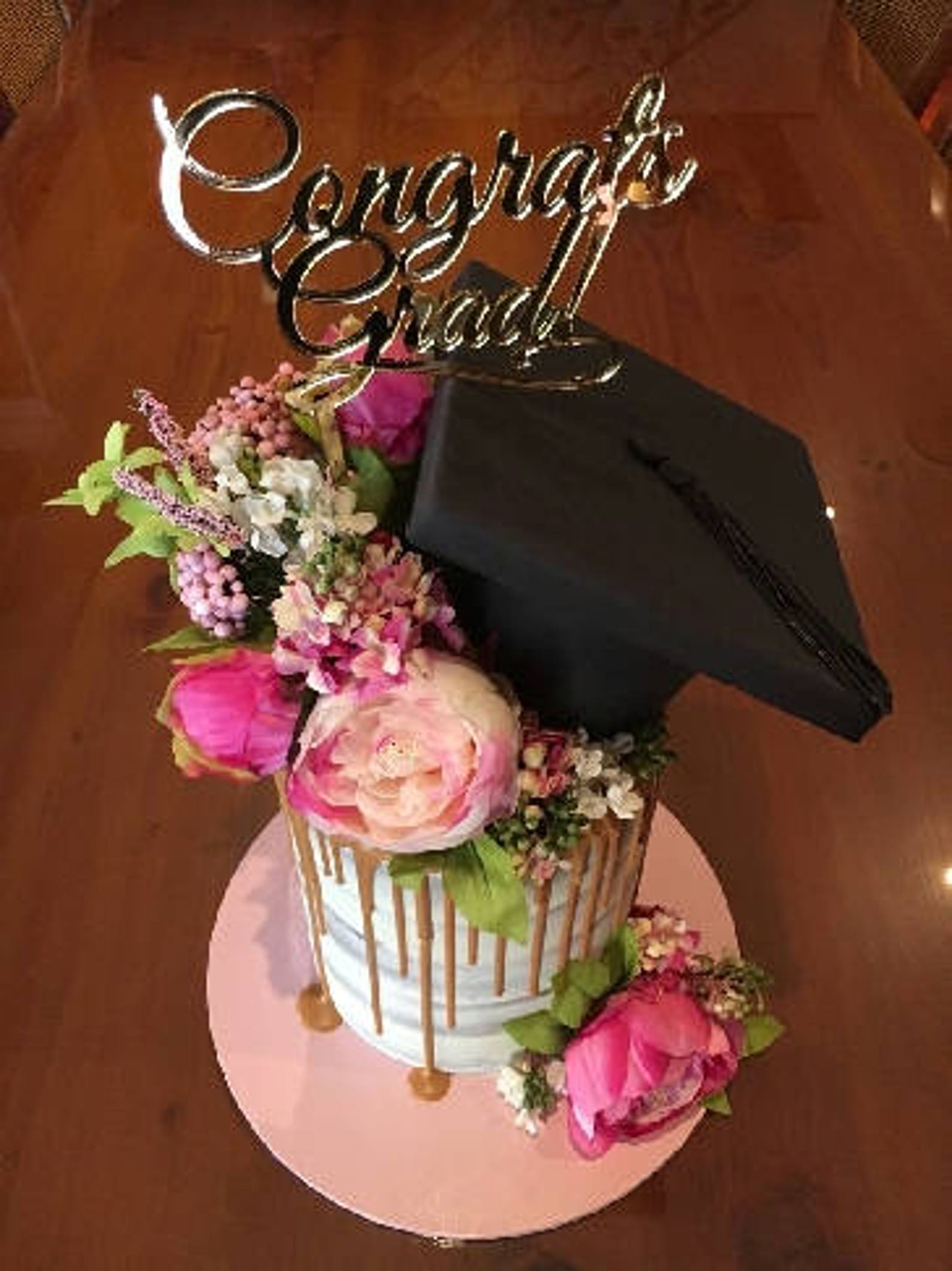 Graduation Cake topper reads: Congrats Grad | Etsy
