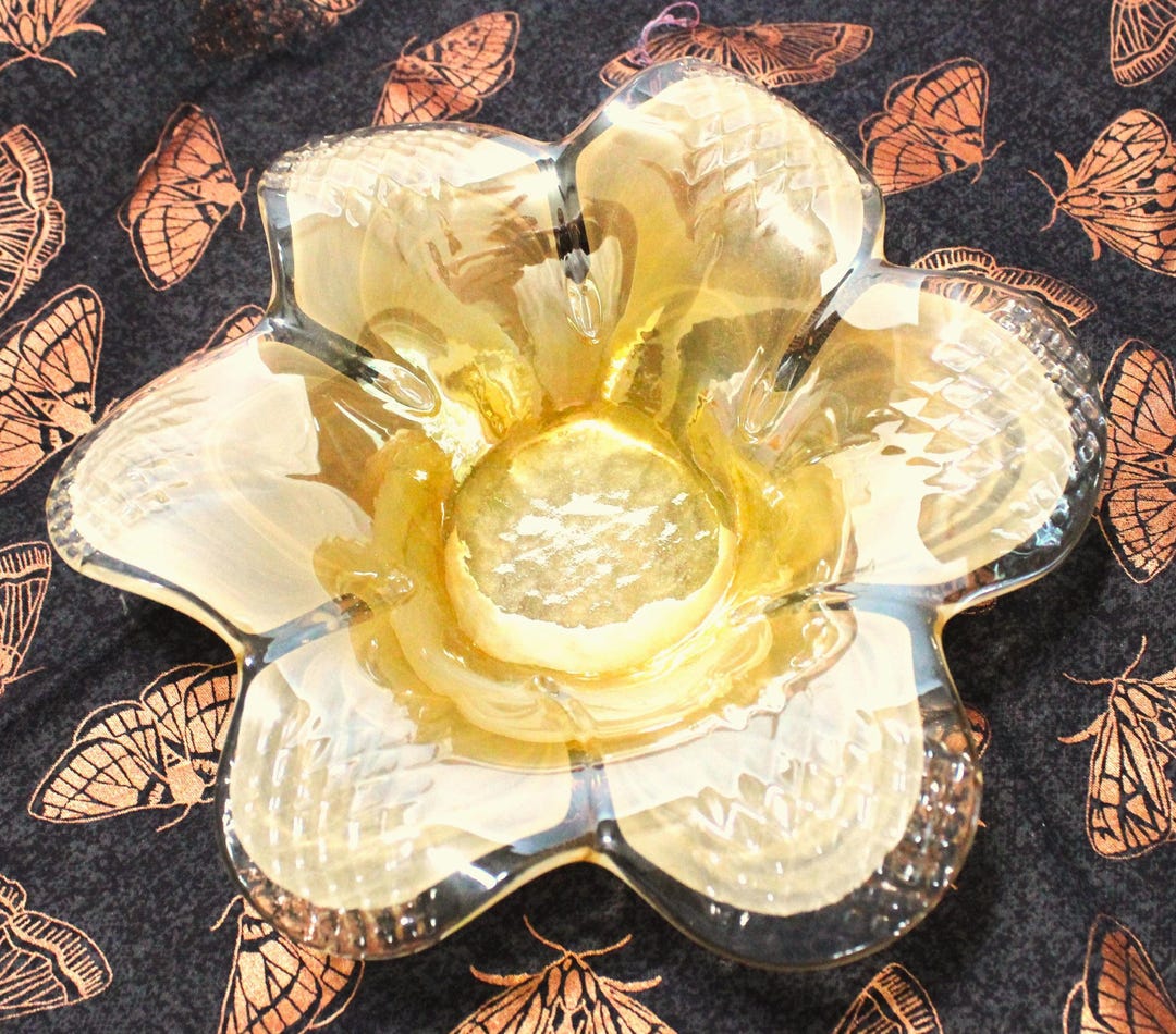 Blown Glass - Flower Shaped Art Glass - Decorative Small Scalloped Bowl ...