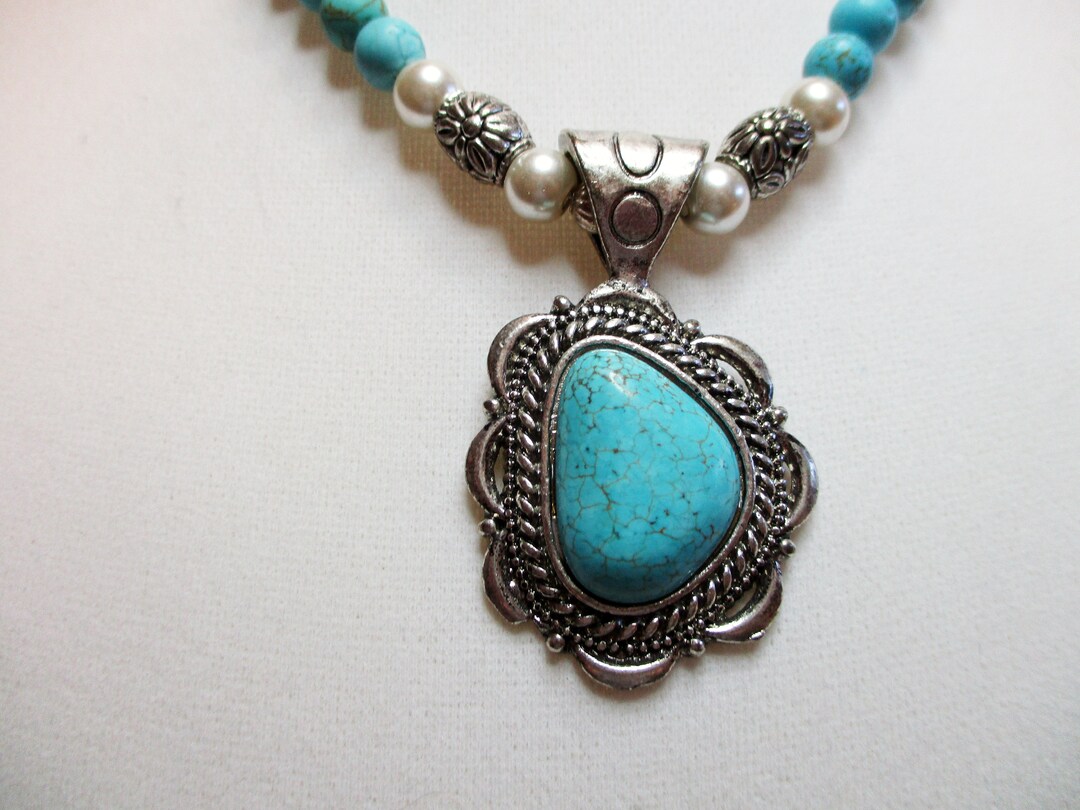 Colgante abstracto turquesa de plata de lujo, rondas turquesas y collar ...