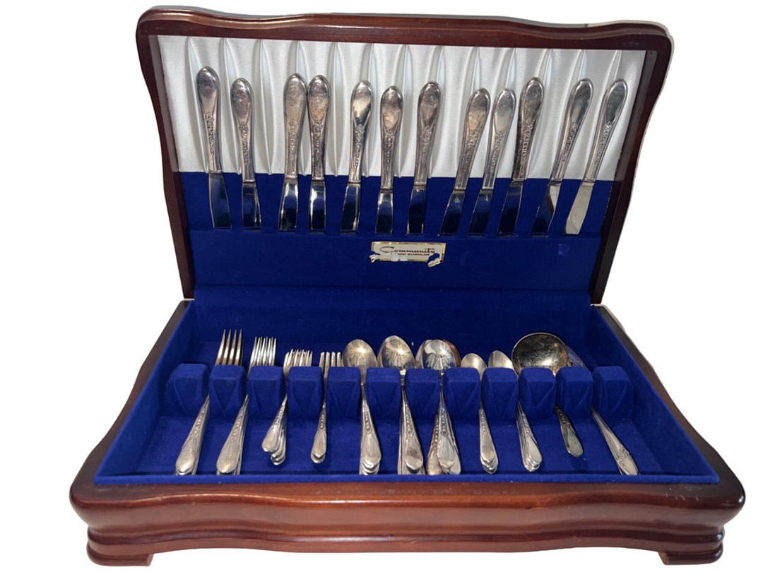 Vintage Wm Rogers Mfg Co Original Rogers 58 Piece Set W/ Community Box ...
