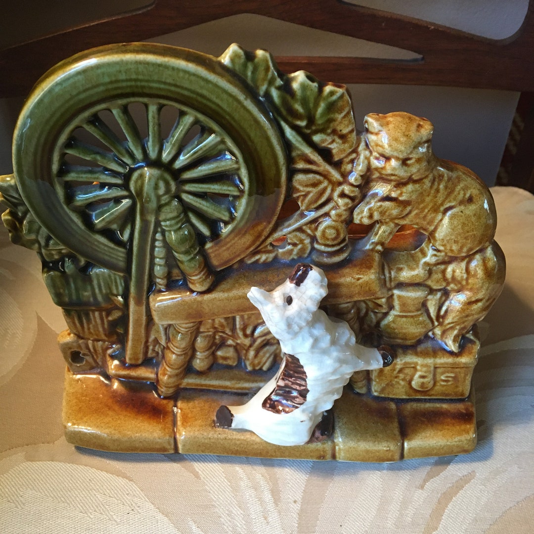 Mccoy Dog,cat and Spinning Wheel Planter. Vintage 1950's - Etsy
