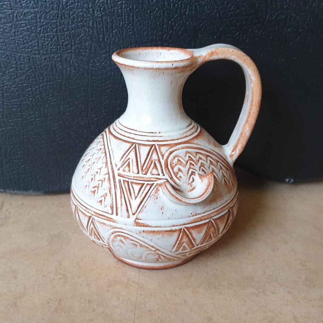 Cyprus Handicraft Service: Studio Pottery Sgraffito 'klinker' Handled ...