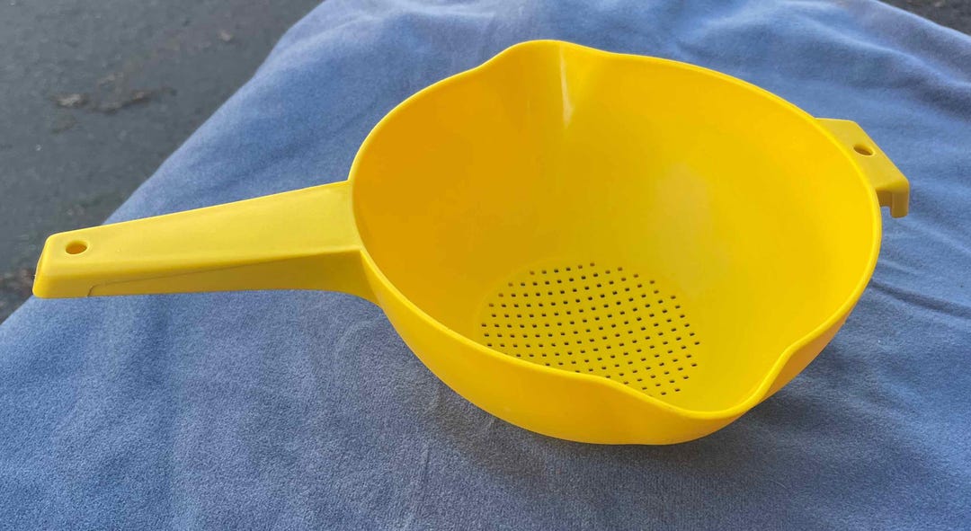 Vintage Tupperware Large Colander or Strainer - 2 Quart, Yellow, #1523 ...