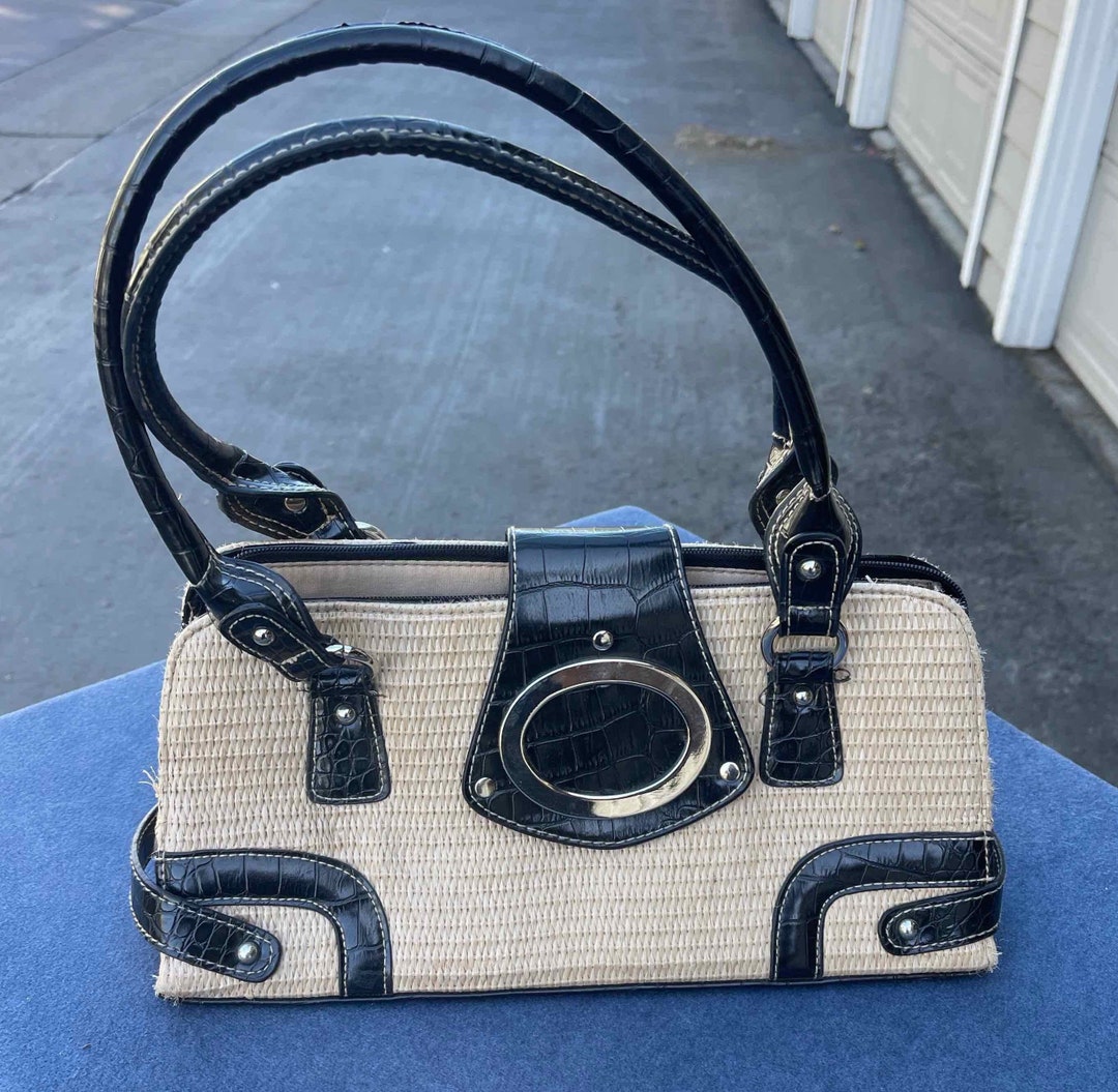 Linear Purse Hand Bag. Small but Roomy. Lots of Organizing Pockets ...