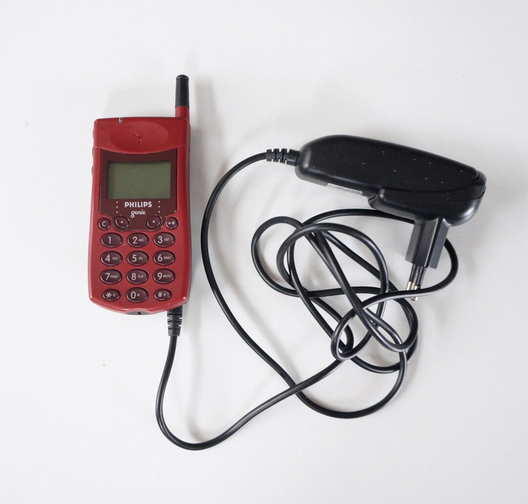 Mobile Phone Philips Genie Sport, Original Charger Included. Color Red ...