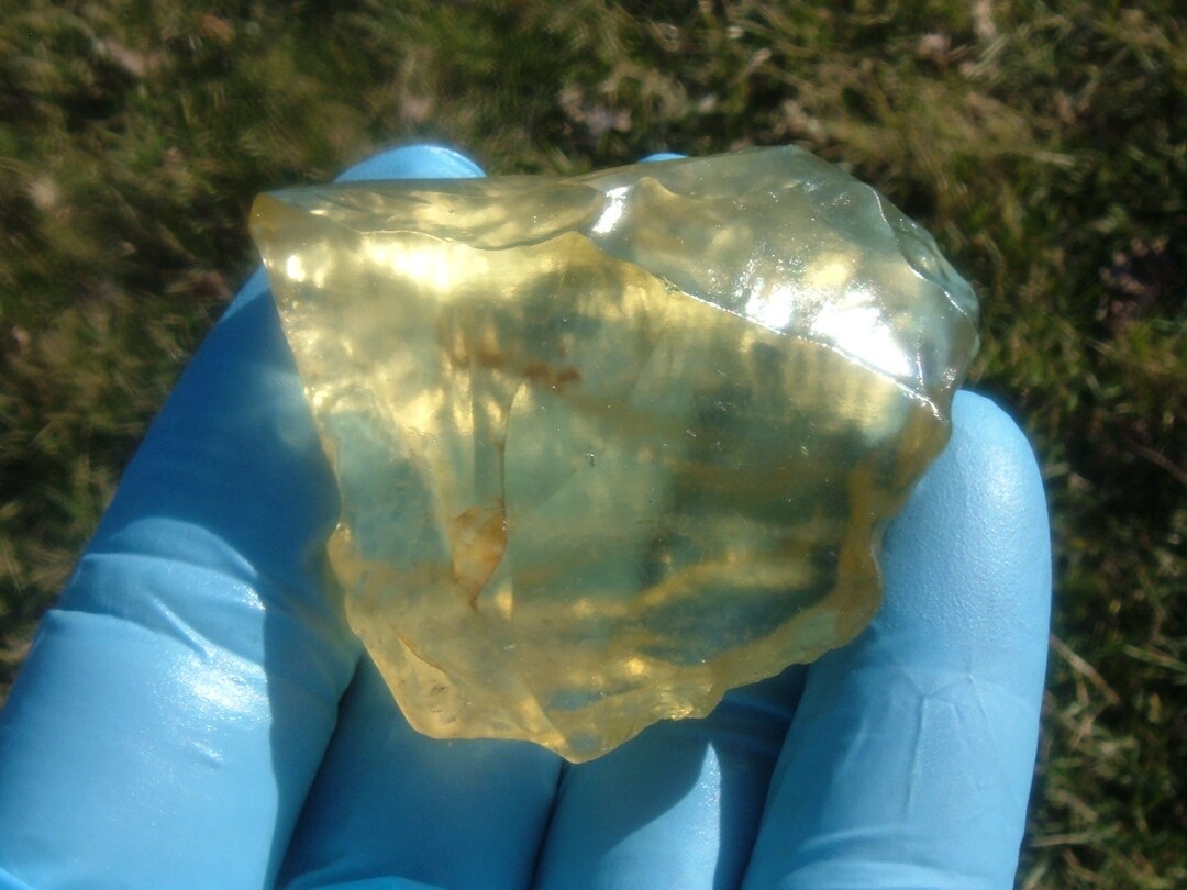 240 Crt Libyan Desert Glass nice Shape Pyramid Gem Gold Meteorite ...