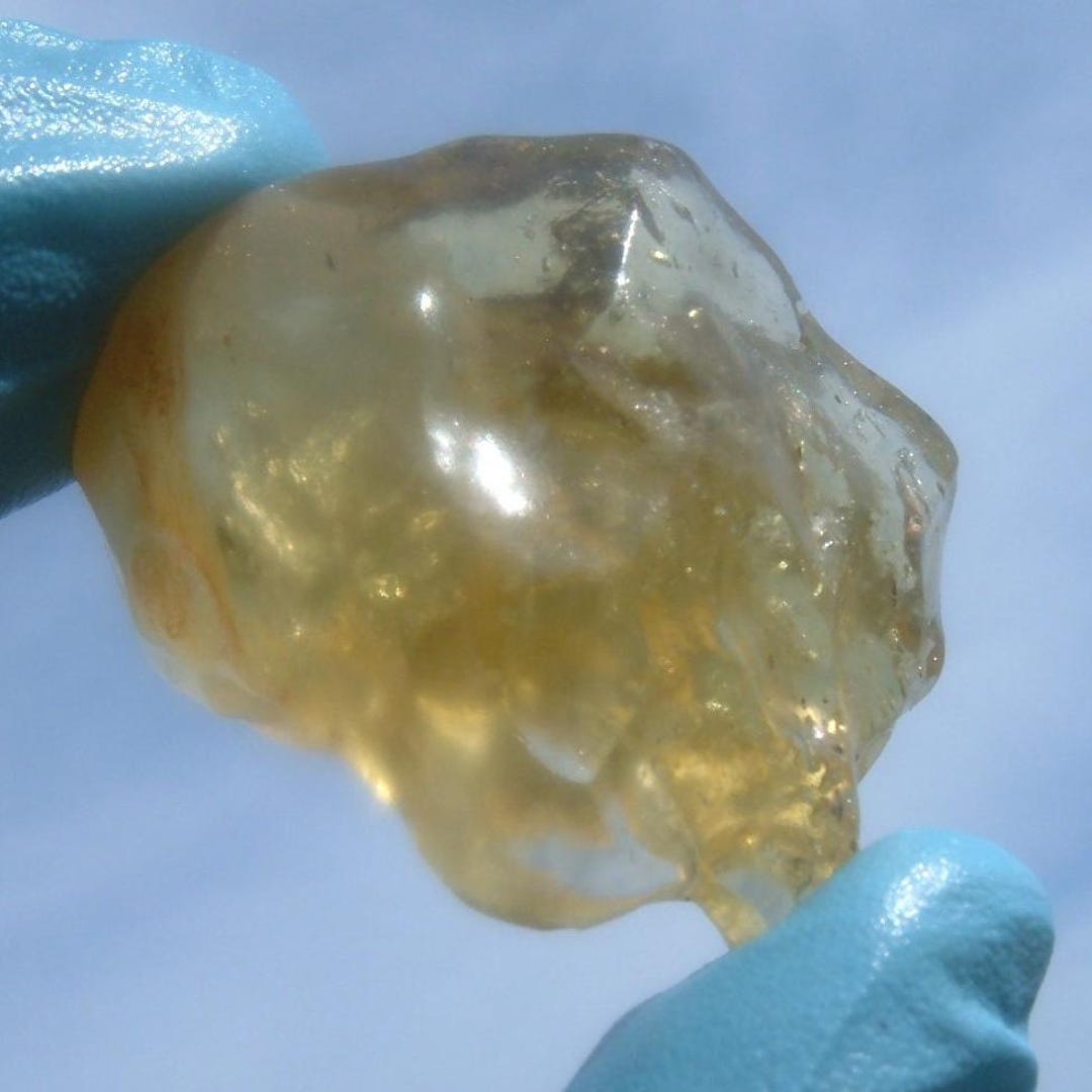 140 Carat Libyan Desert Glass ( Yellow Fully Gem A+ ) Gold Meteorite ...