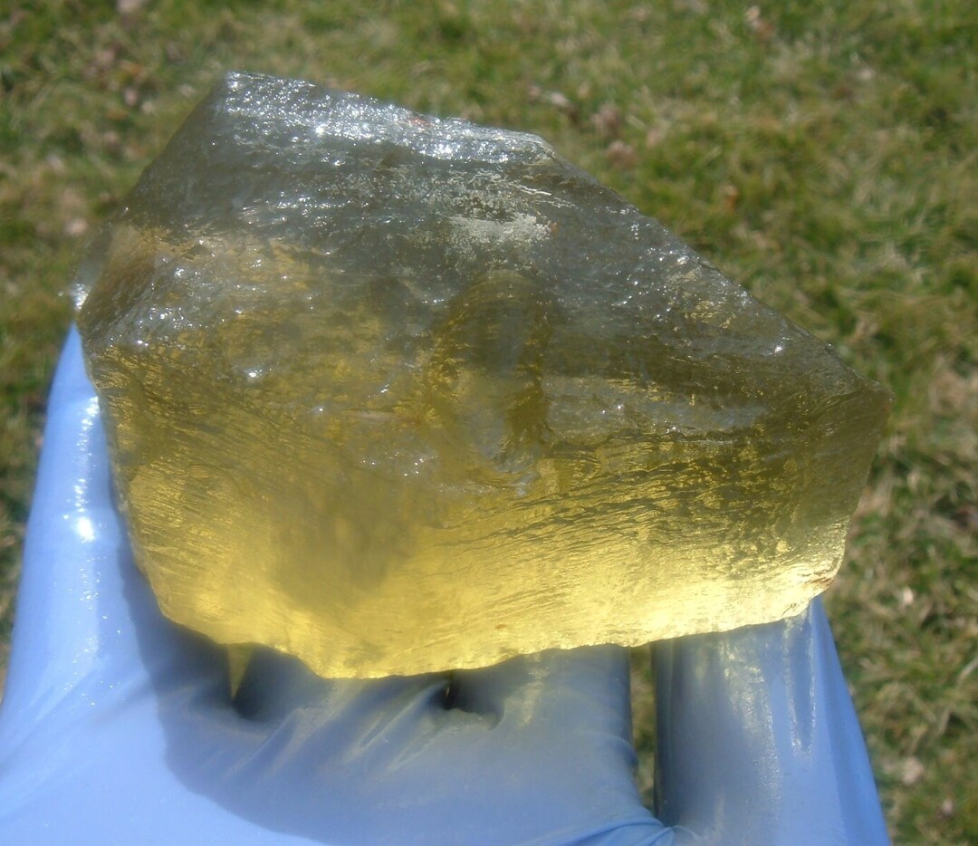 1410 Carat Libyan Desert Glass Super Gem Green Gold Meteorite Impact ...