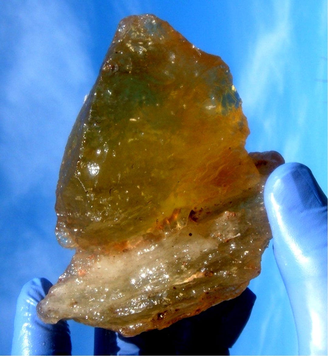 1177 Crt Libyan Desert Glass ( Stand Alone Gem A+ ) Gold Meteorite ...