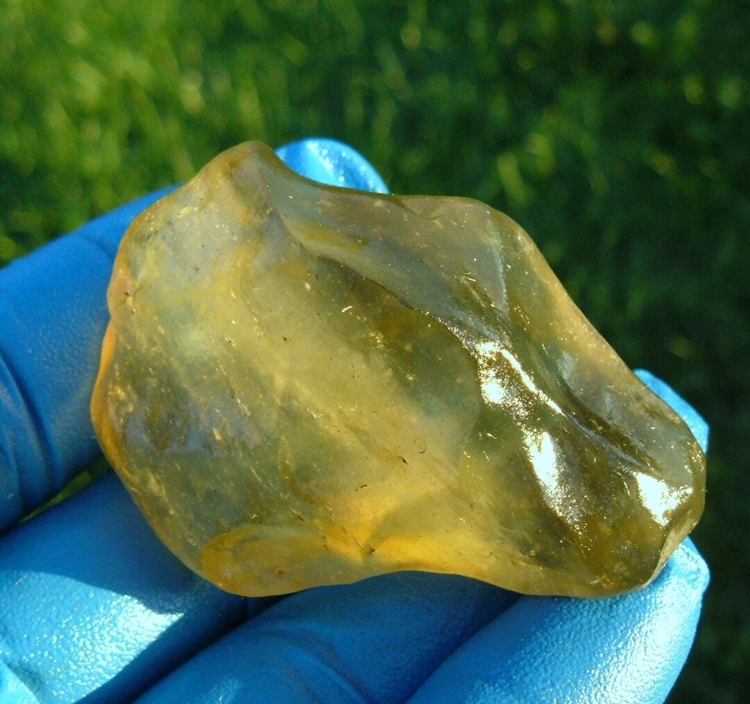 300 Carat Libyan Desert Glass Dark Green Gem Meteorite Impact Tektit ...