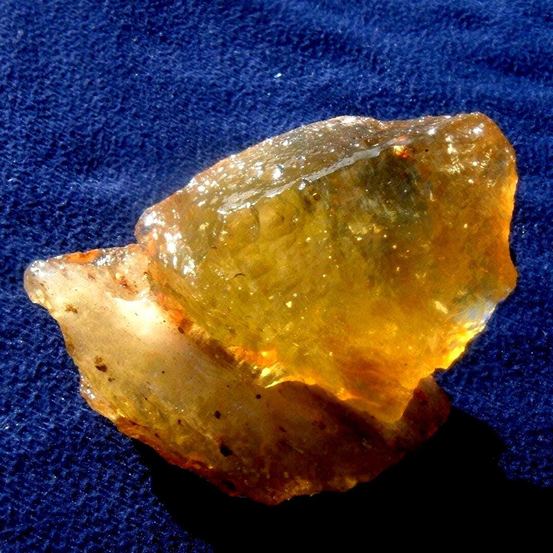 1177 Crt Libyan Desert Glass ( Stand Alone Gem A+ ) Gold Meteorite ...