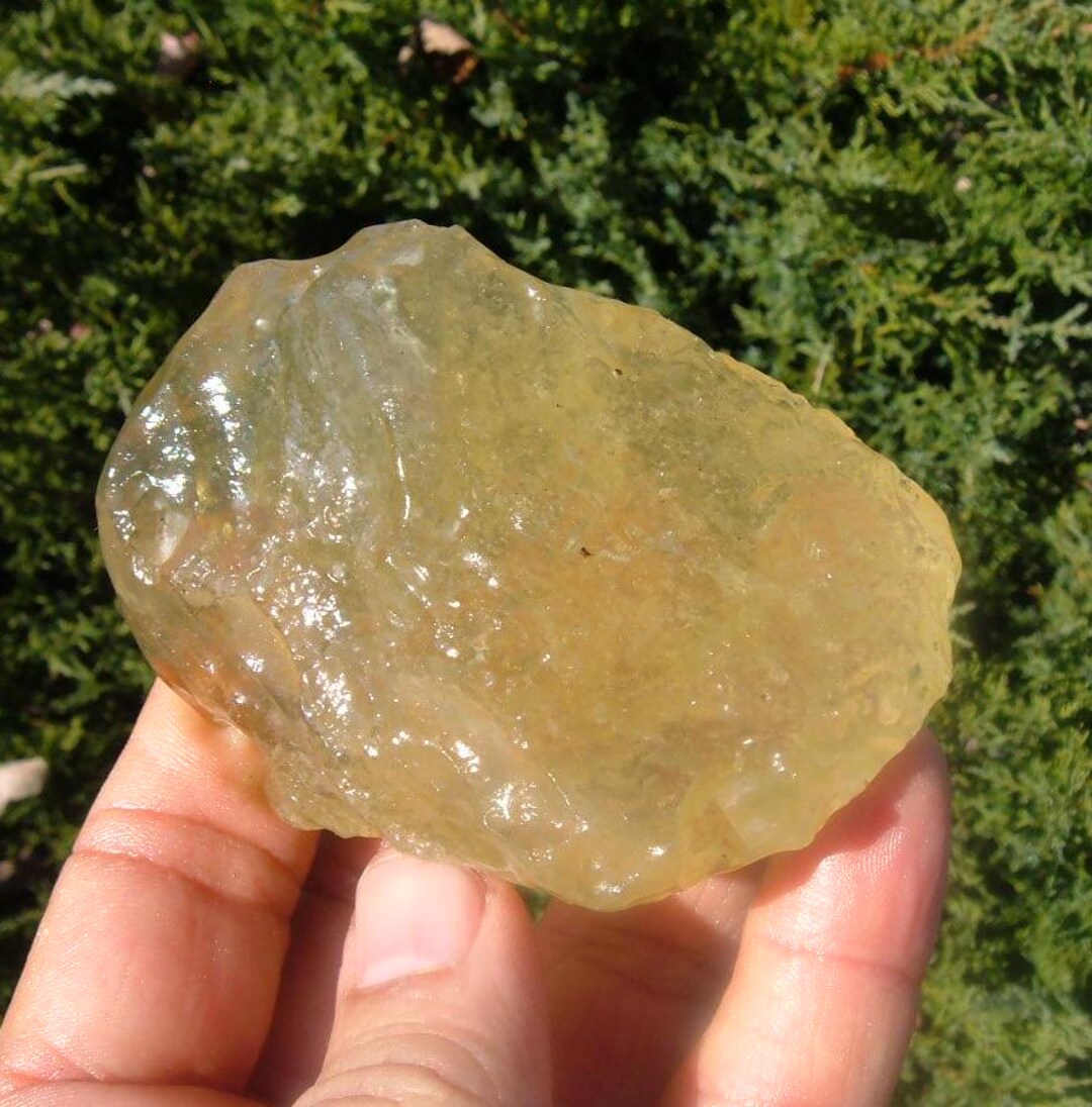 930 Carat Libyan Desert Glass A Gem Yellow Gold Meteorite Impact ...