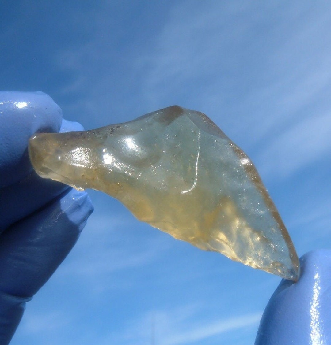 85 Carat Libyan Desert Glass Arrow Tool Gold Meteorite Impact Tektite ...