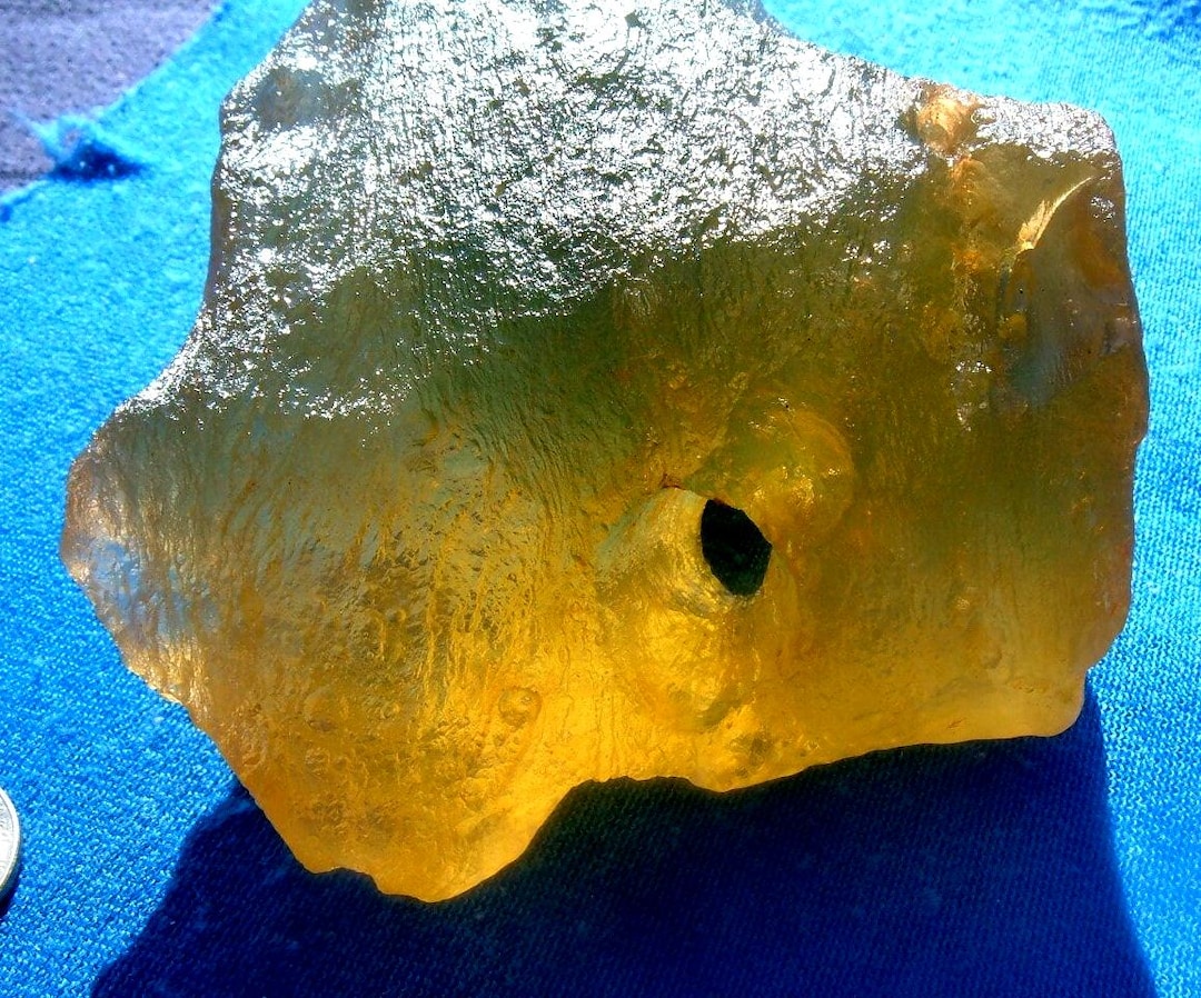 3110 Crt Libyan Desert Glass (natural Hole Gem- 600g) Gold Meteorite ...