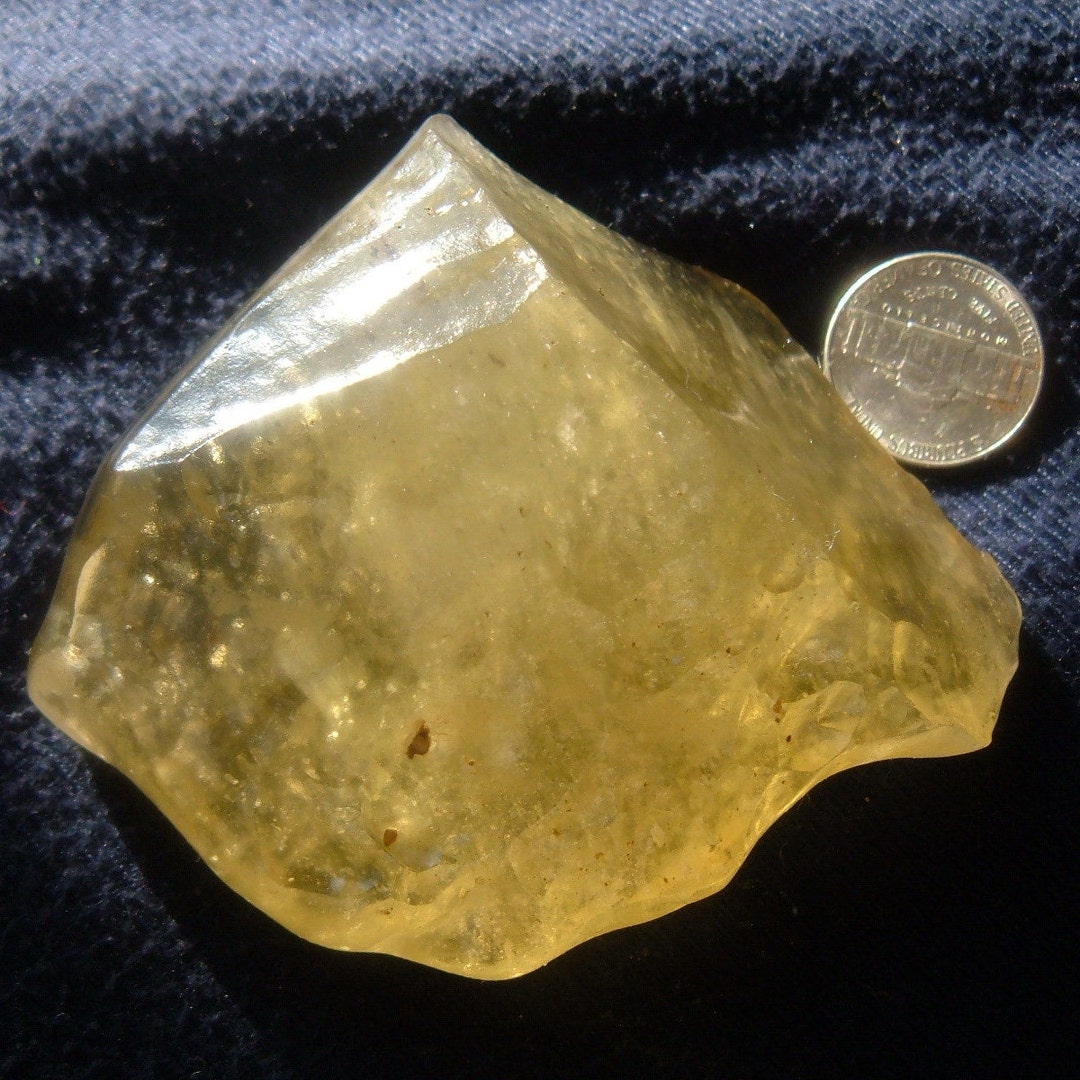 922 Carat Gem Libyan Desert Glass Stand Alone Crystal Meteorite Impact ...