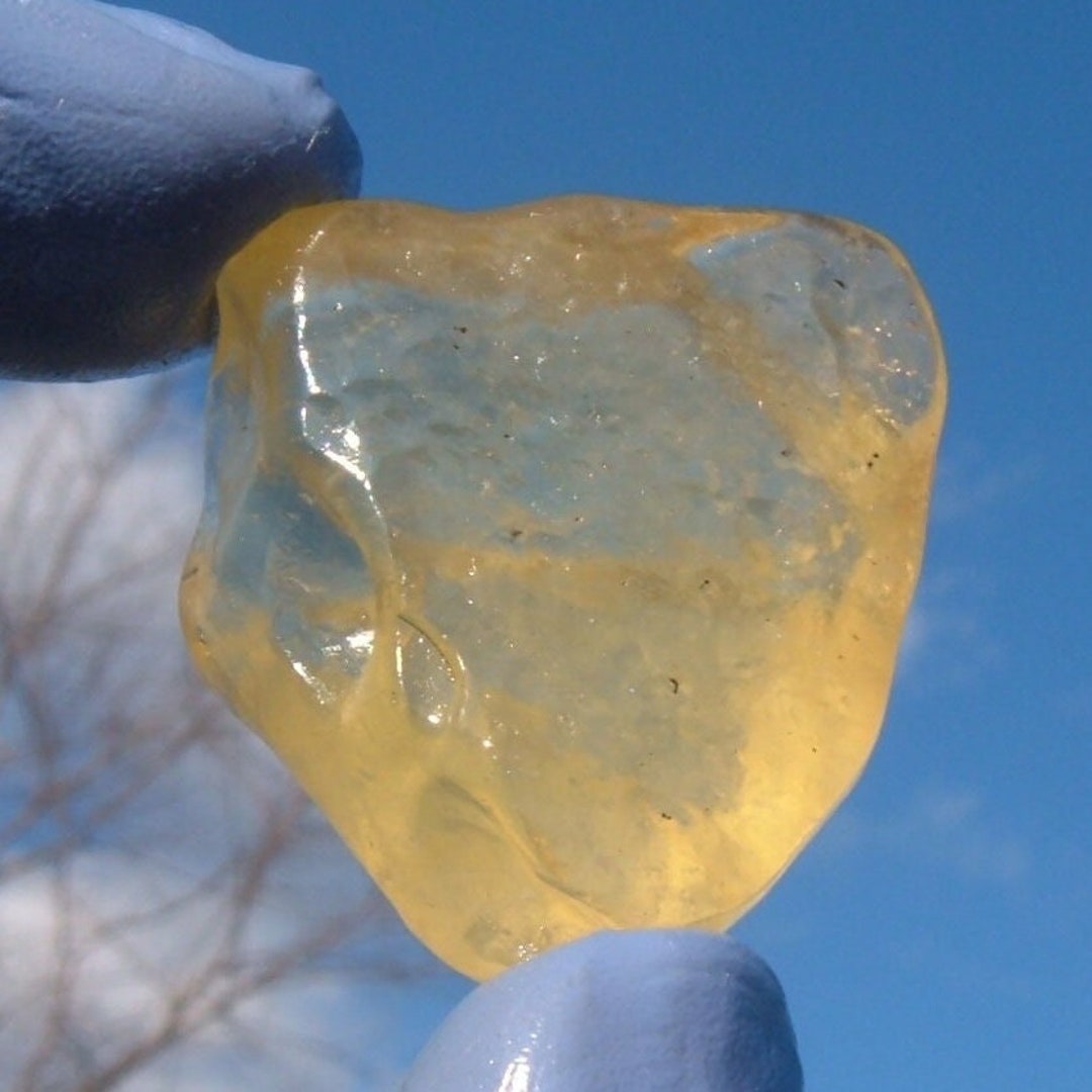 105 Crt Libyan Desert Glass Heart Shape Gem Gold Meteorite Impact ...