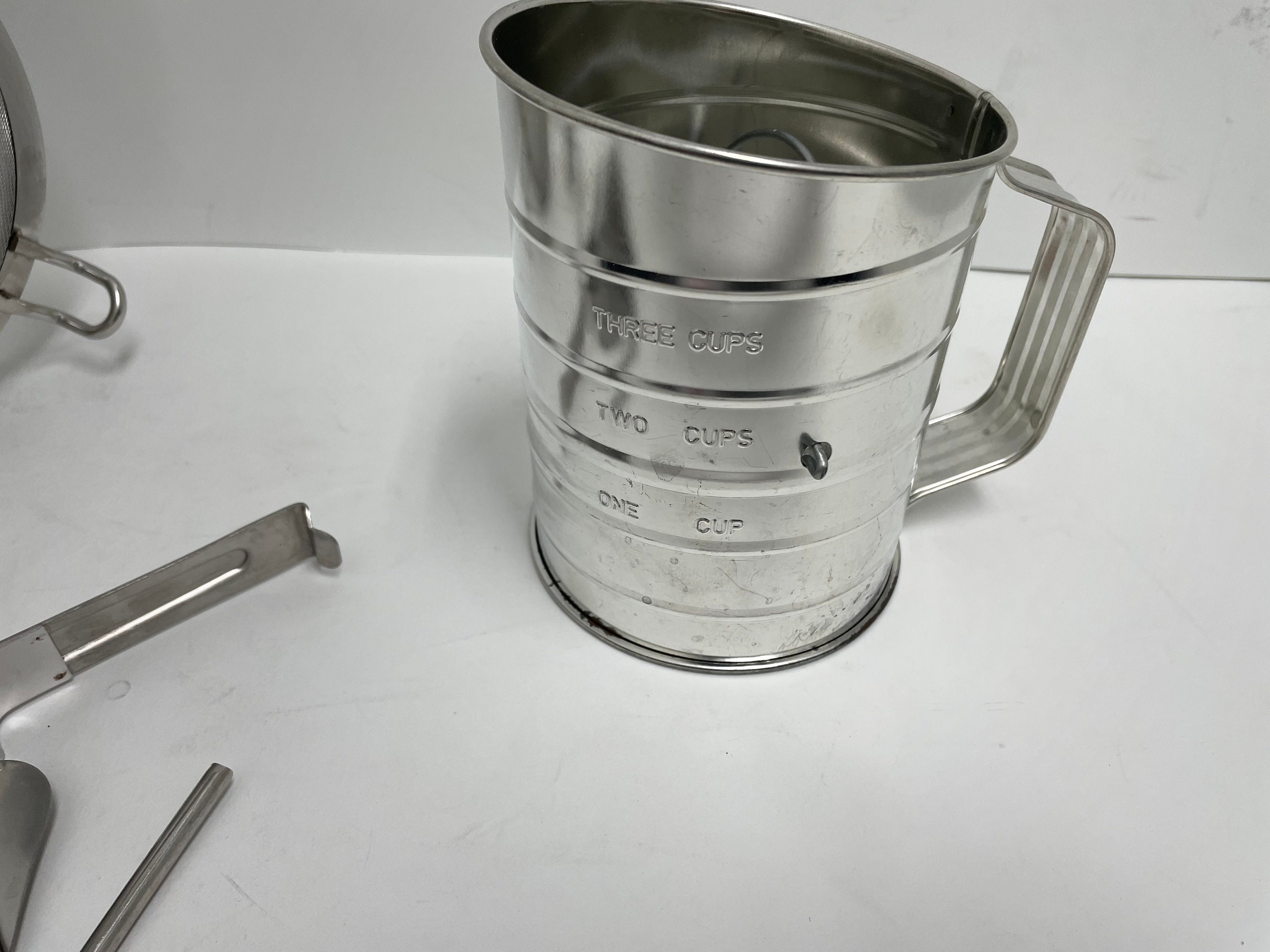 Sifter Set Sifter With Paddle Strainer Colander and 3 Cup Handled ...