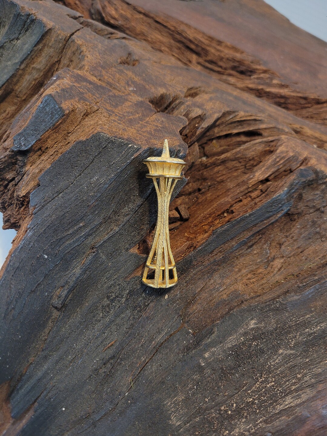 Golden Seattle Space Needle Pin, Shiny Cute Lapel Pin, Souvenir Pin ...
