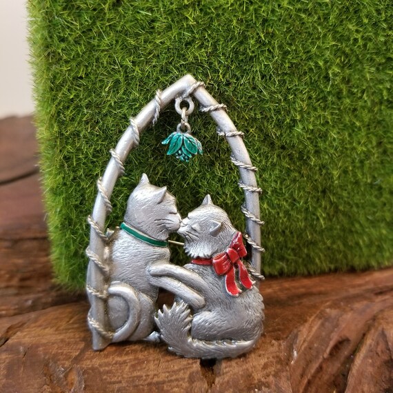 vintage jj signed kissing - Gem