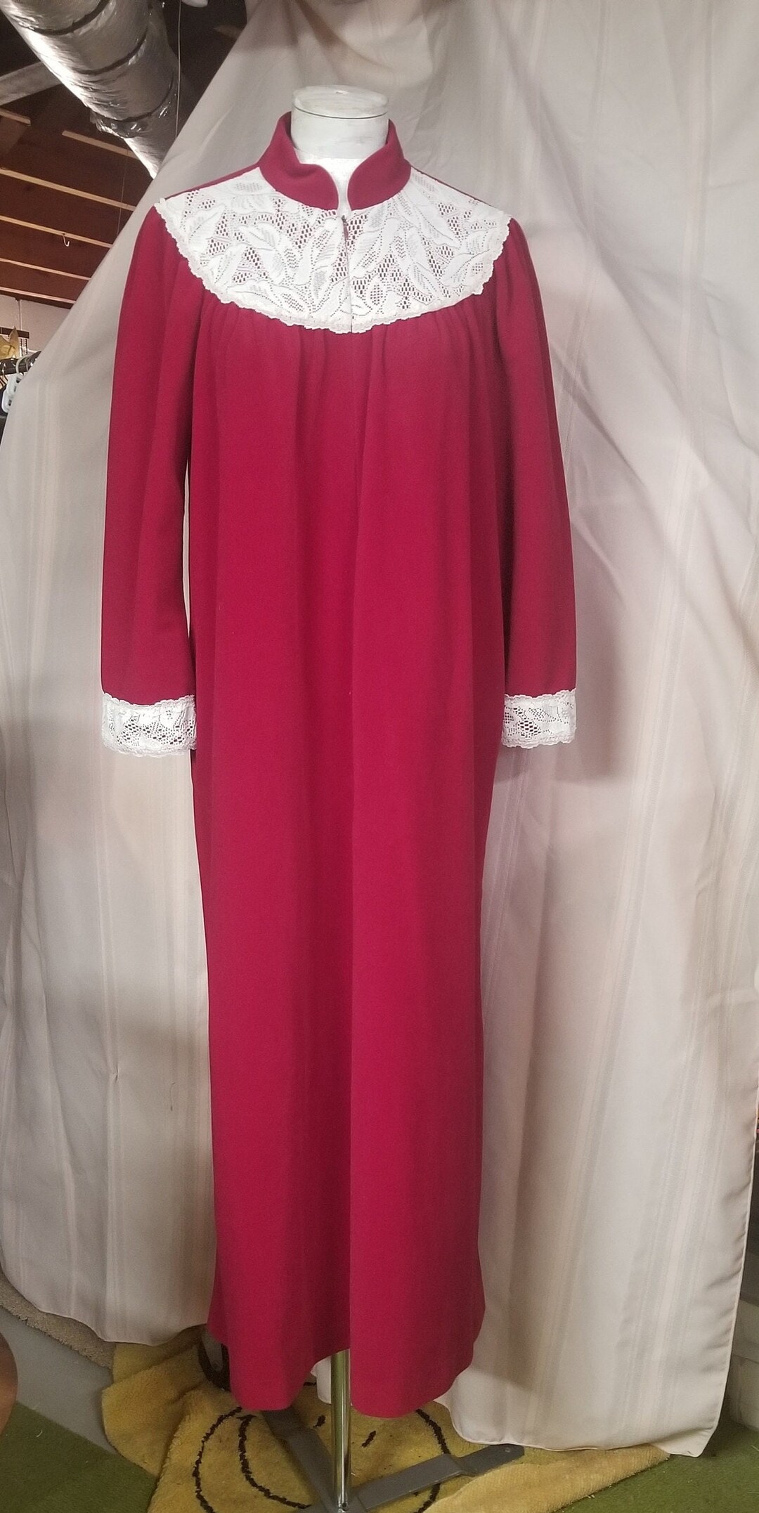 Vintage Vanity Fair Christmas Robe, Vintage Dark Pinkish Red and White ...