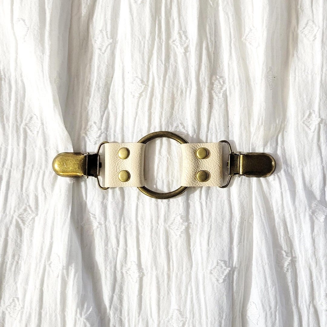 Matte Ivory Leather Cinch Clip W/ Medium Bronze Tone Oring. Shirt Clip ...