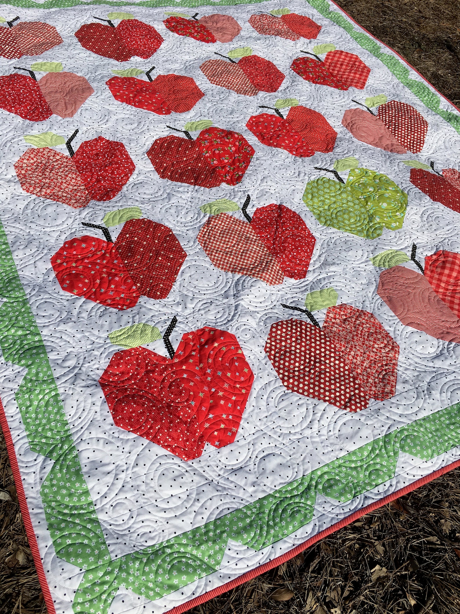 Red Delicious Apple Quilt Pattern Fat Eighth Friendly PDF Instant Download Teacher Quilt Apple ...