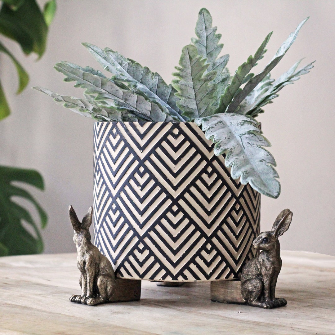 Antique Gold Hare Plant Pot Risers - Etsy UK
