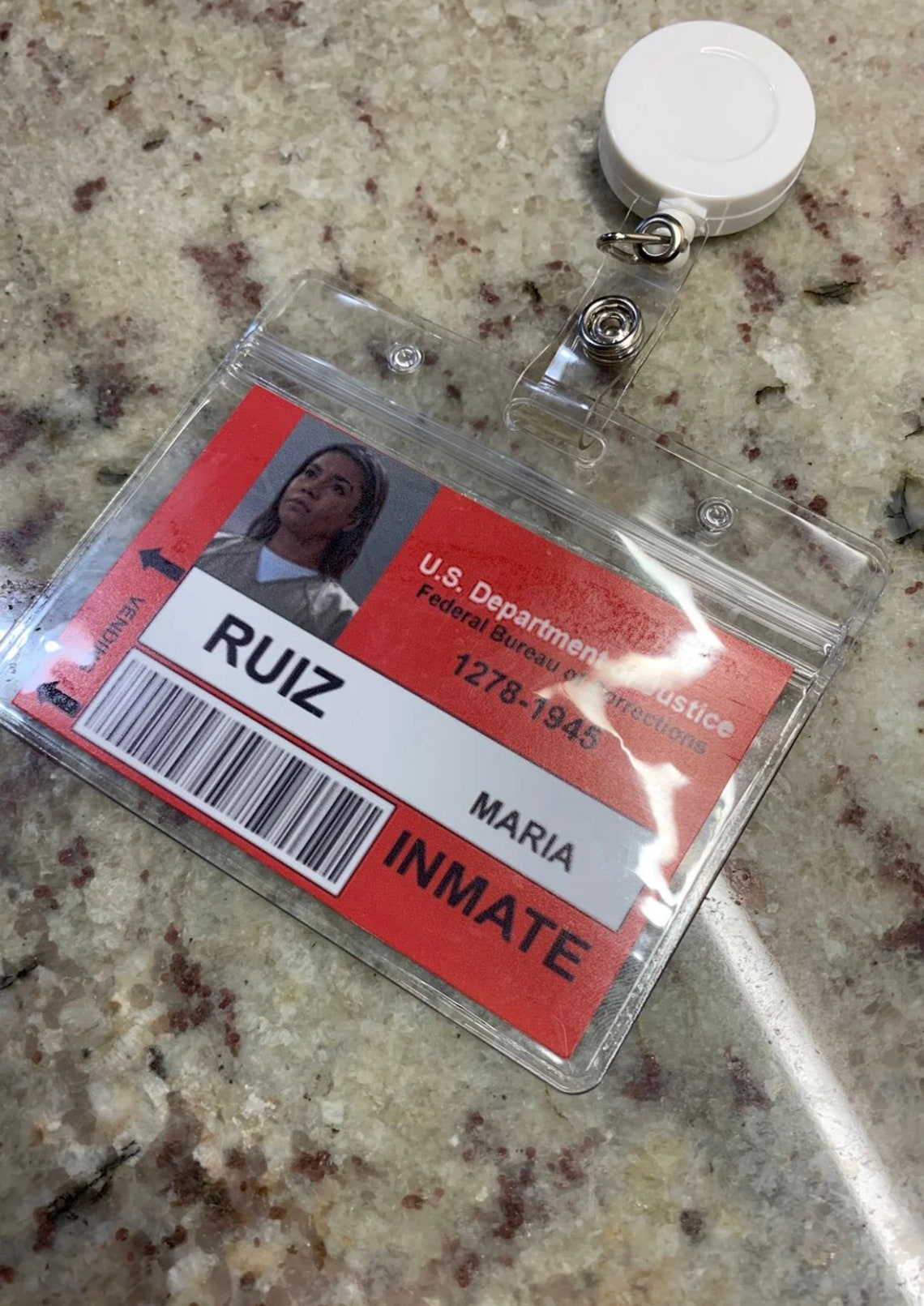 Orange est le nouveau Costume noir, étiquette d'identification, Badge ...