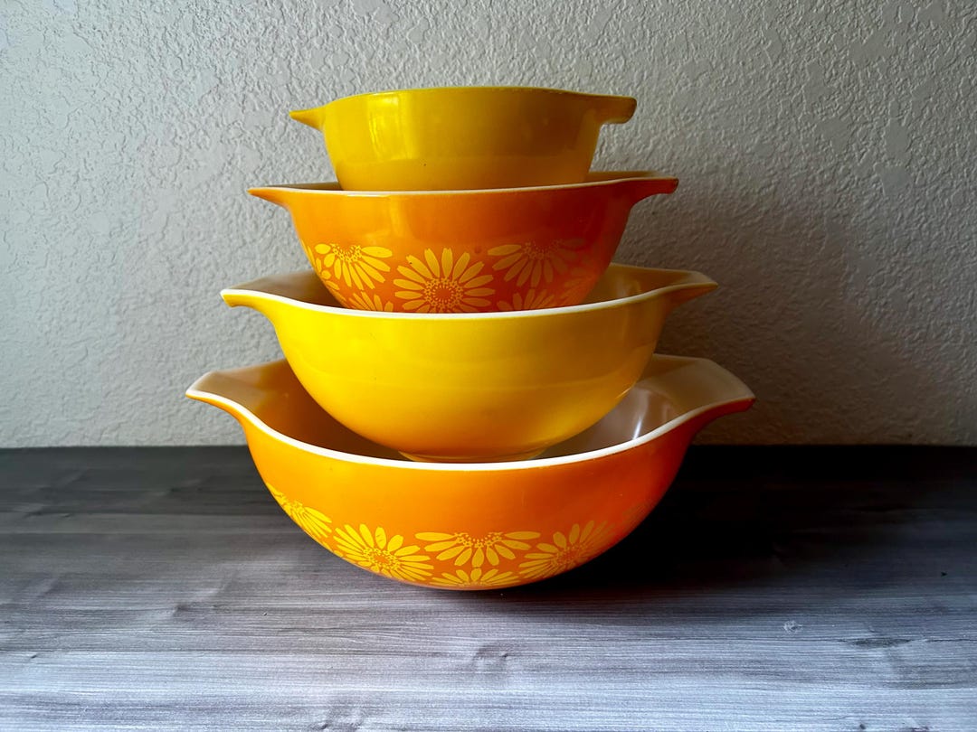 Vintage Pyrex Daisy Pattern Complete Set of Nesting Mixing Bowls, Pyrex ...