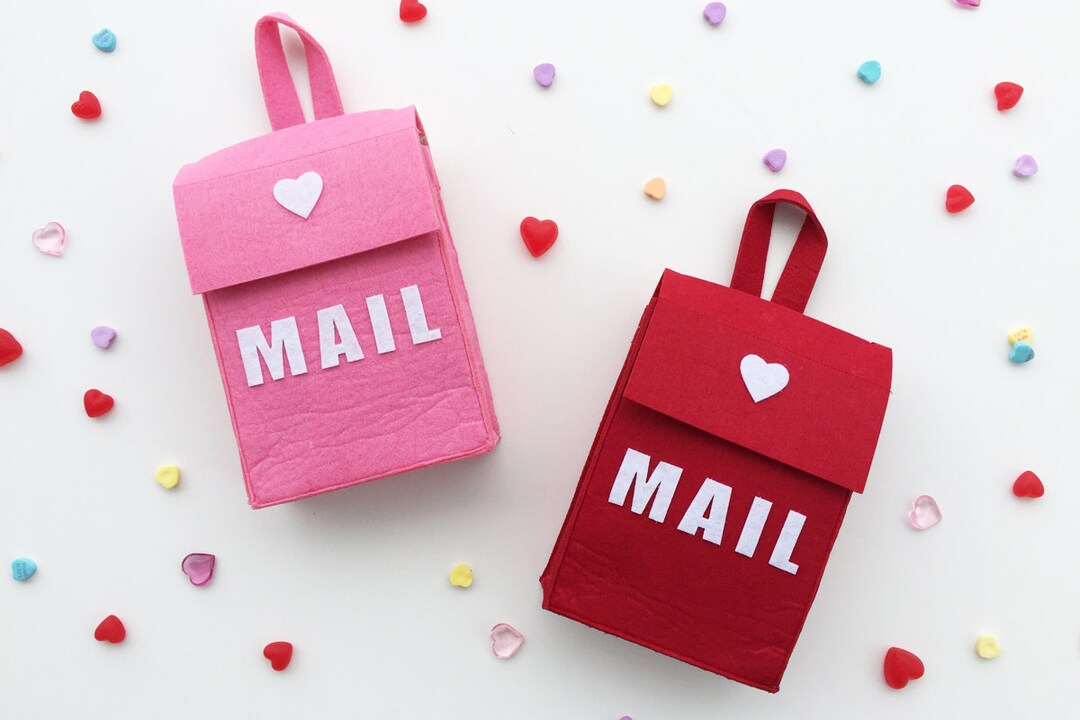 Hanging Felt Mailbox Teacher Mail Red Valentine School Mailbox Pretend ...