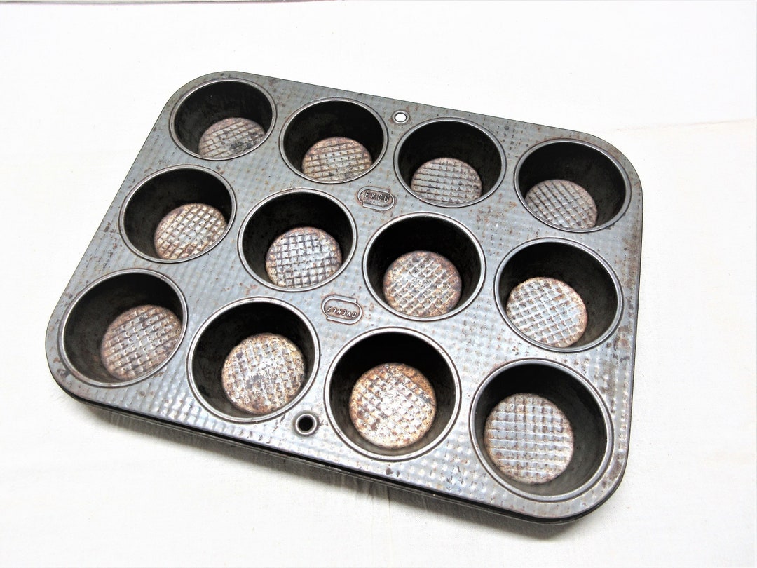 Large Muffin Pan. Ekco Muffin or Cup Cake Tin. 14 by 10 Wide, 1 Deep ...