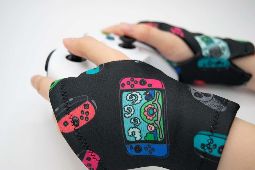 Gamer Fleece Lined Fingerless Gloves, Game Controller Print, Unisex ...