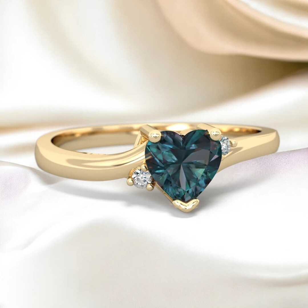 Alexandrite Delicate Heart Ring in 14K Gold - Etsy