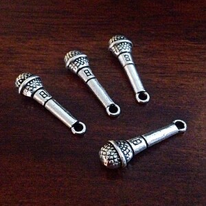 Bulk 20 Microphone Charms, Antique Silver Charms, Microphone, Karaoke ...