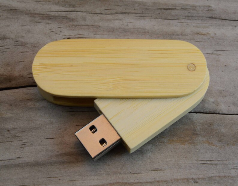Personalized Wood Flash Drive. 8 GB Thumb Drive. Groomsmen - Etsy