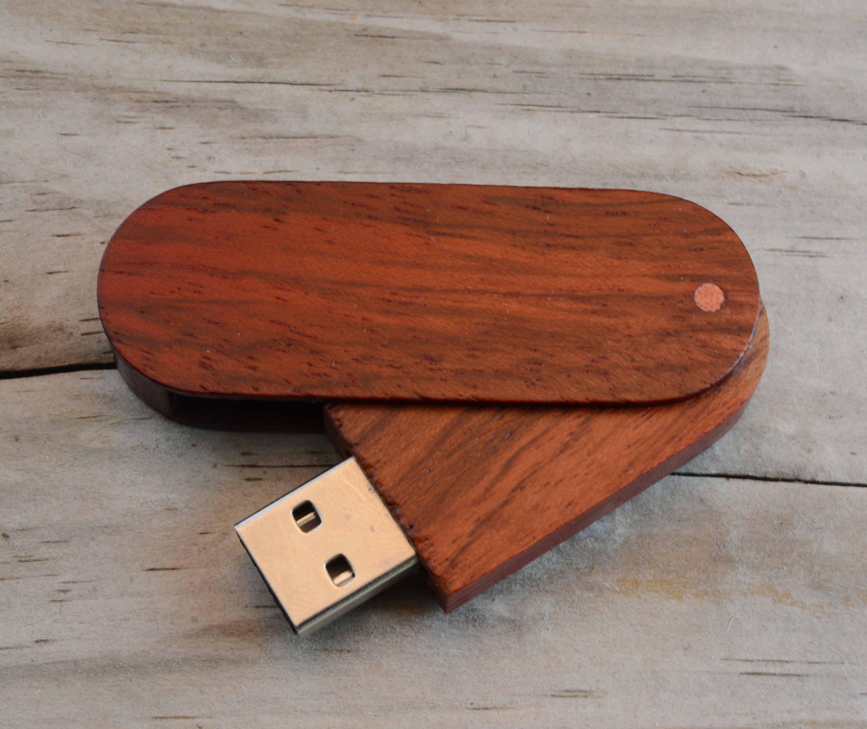 Personalized Wood Flash Drive. 8 GB Thumb Drive. Groomsmen - Etsy