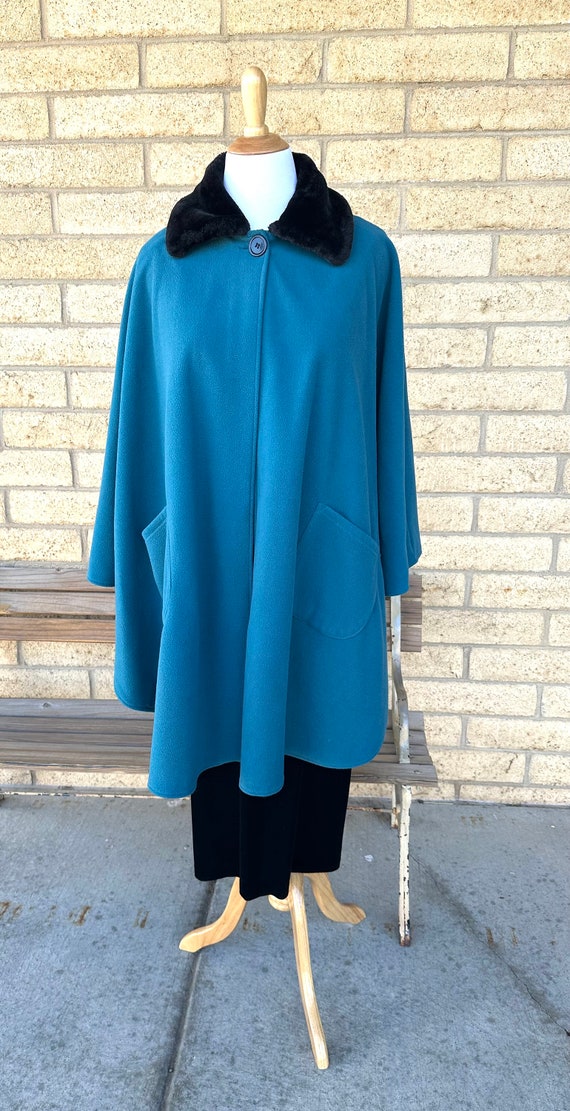 Vintage Le Mode Turquoise Blue Cape with Faux Fur Col… - Gem