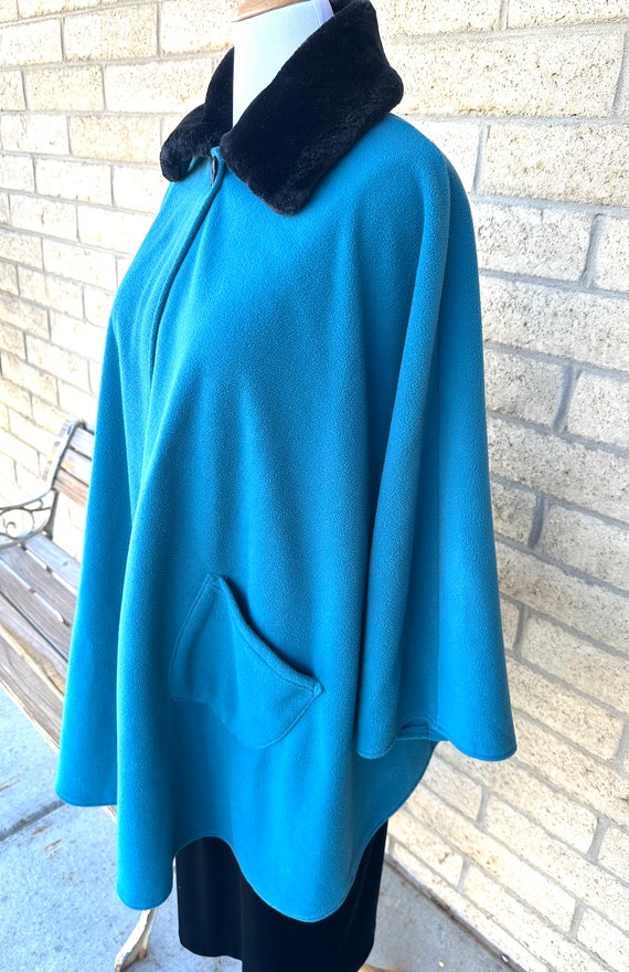 Vintage Le Mode Turquoise Blue Cape with Faux Fur Col… - Gem