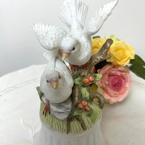 Vintage Sanyo Doves Music Box, "lara's Theme" - Etsy