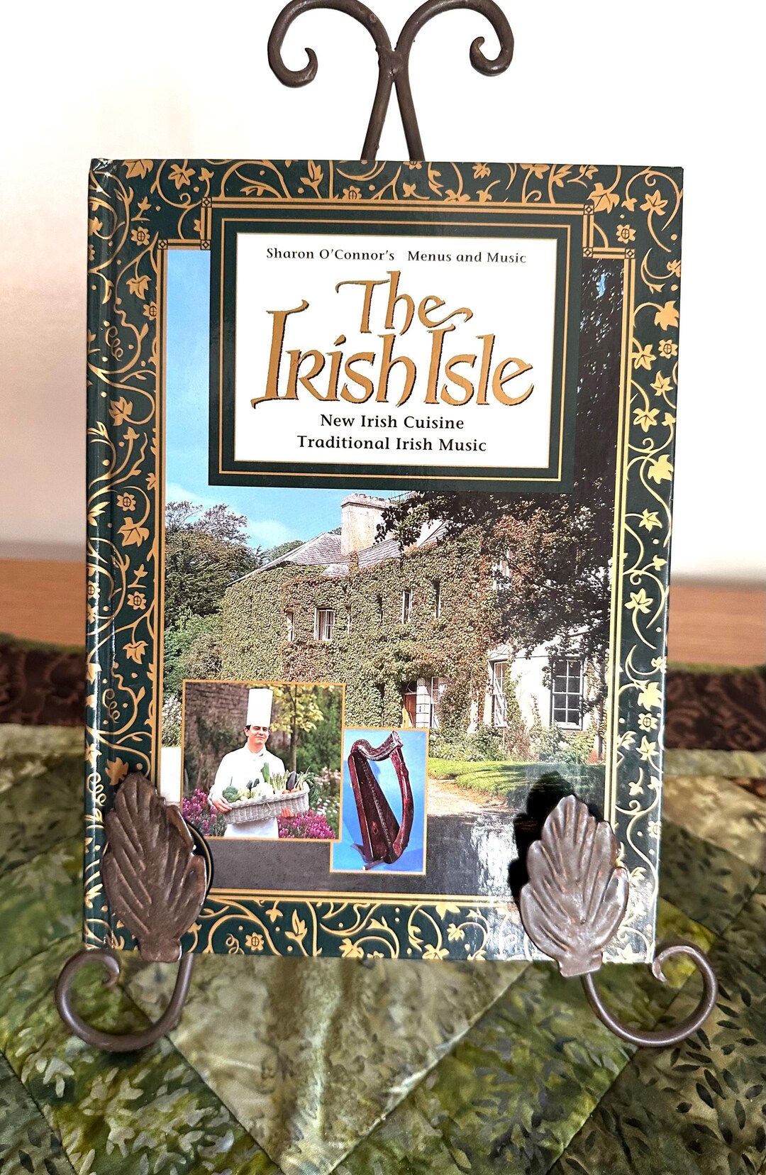 Vintage "the Irish Isle" With Irish Cuisine and Traditional Irish Music ...