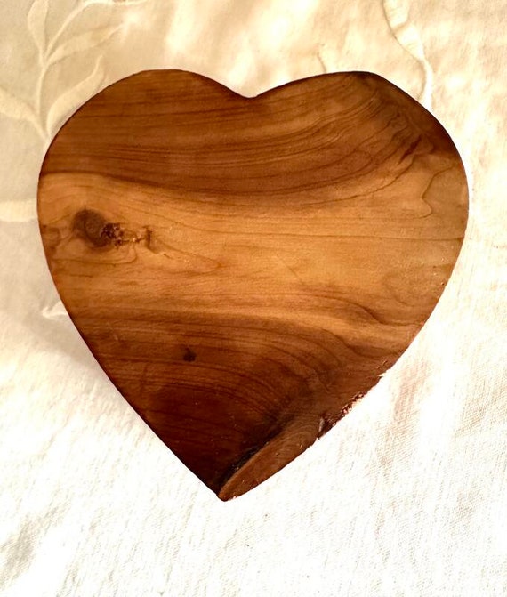 Vintage Heart Shaped Cedar Box, 1950s - Gem