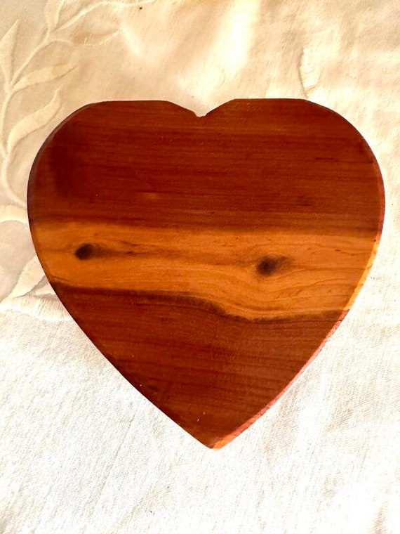 Vintage Heart Shaped Cedar Box, 1950s - Gem