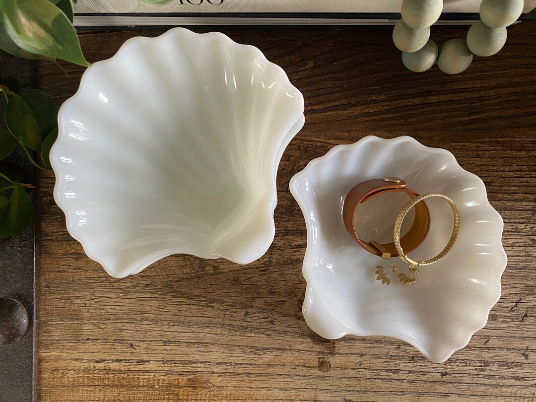 Vintage Milk Glass Shell Dish Set of 4 - Etsy