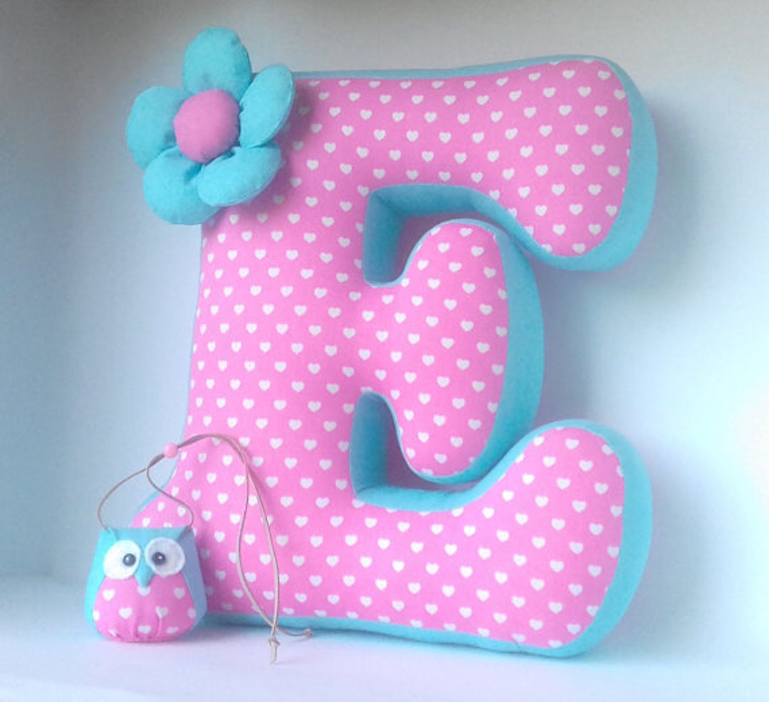 Nuevo regalo para bebé Almohada de letra rosa E Signo de nombre de bebé ...