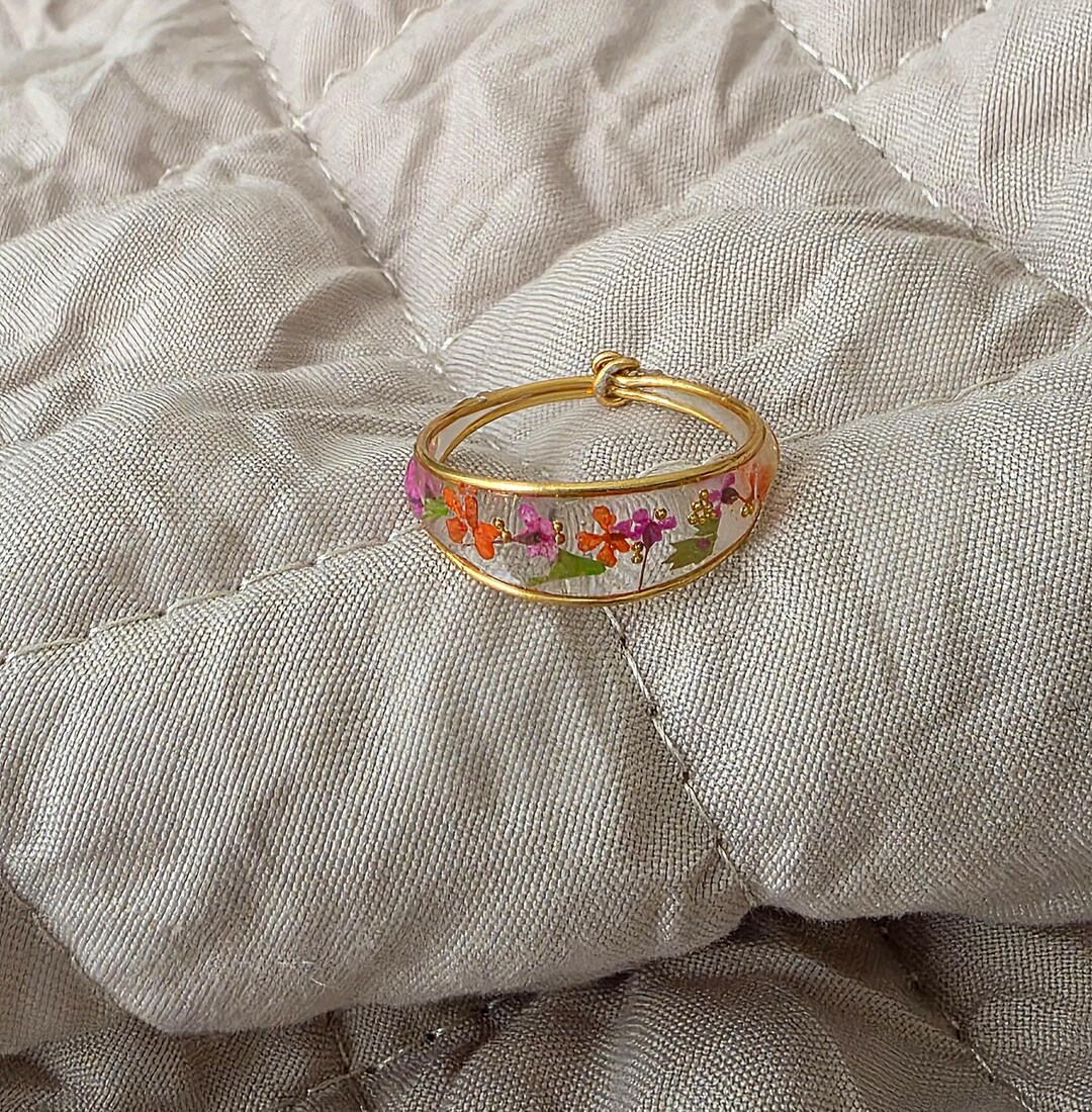 Real Pressed Flower Resin Ring: Botanical Jewelry Gift - Etsy