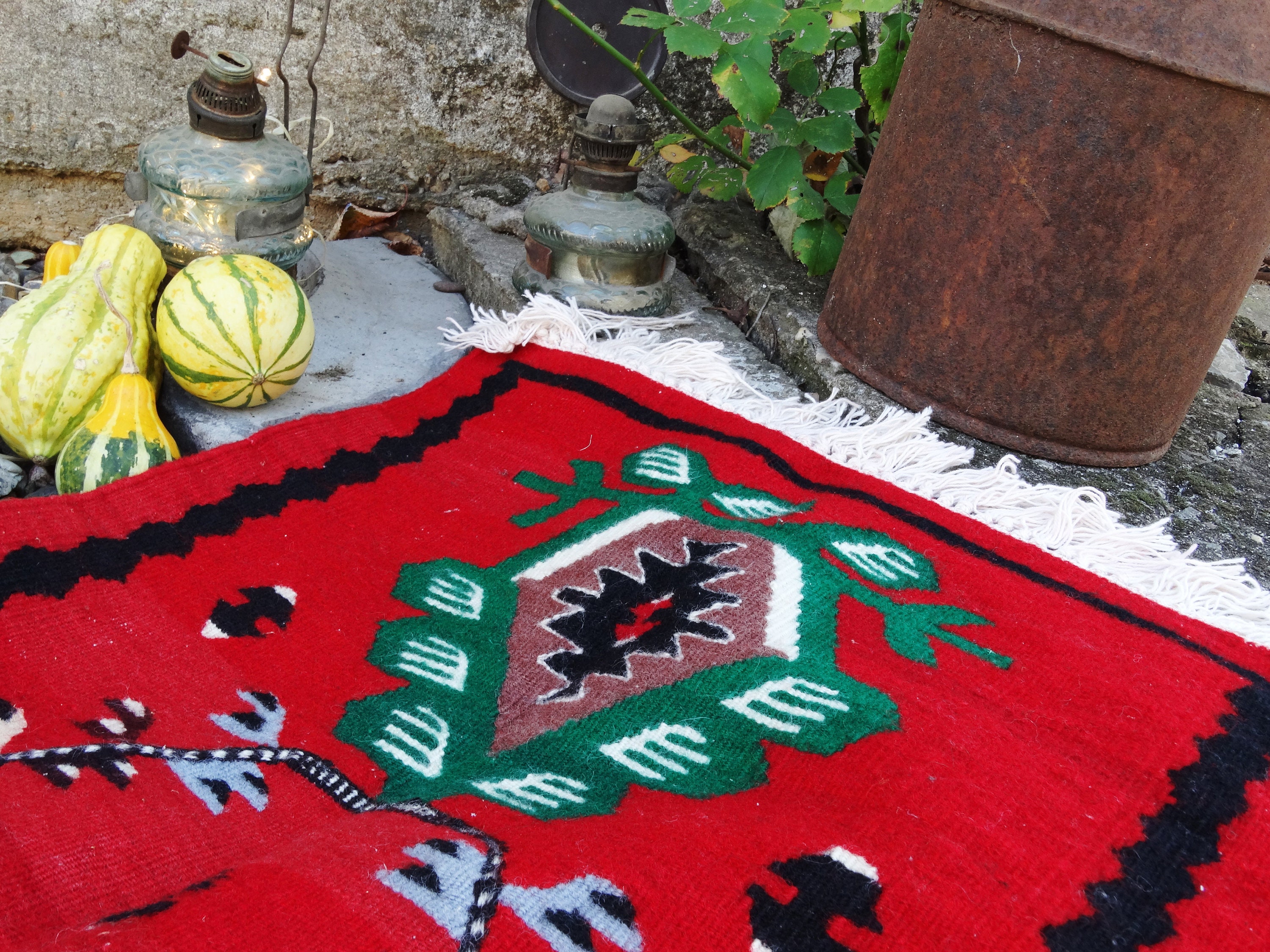 Red and Green Small Wool Rug, Vintage Balkan Rug Cabbage, Sarkoy Kilim ...