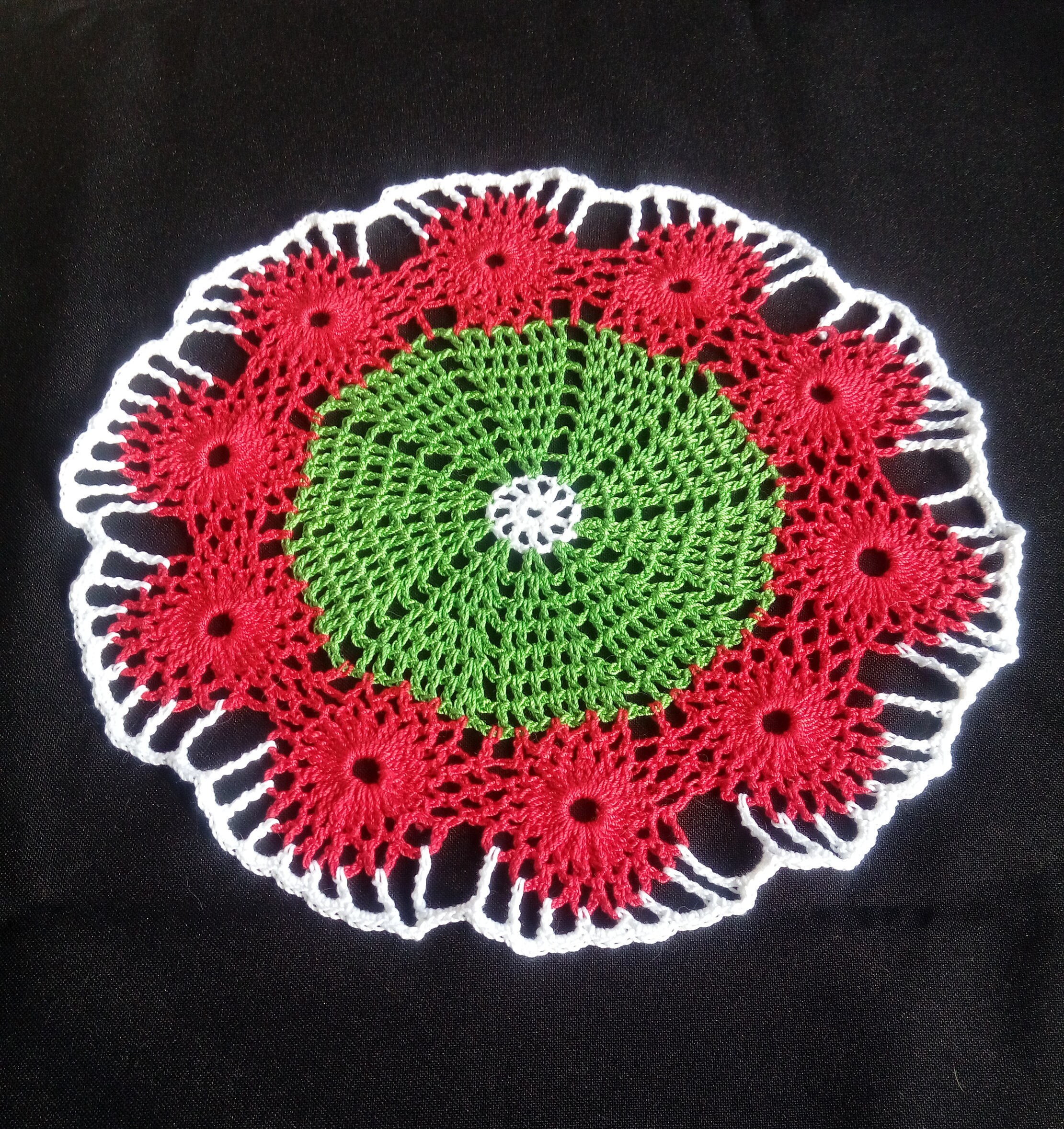 Christmas doilies-red doily-green doily-white-Crochet | Etsy