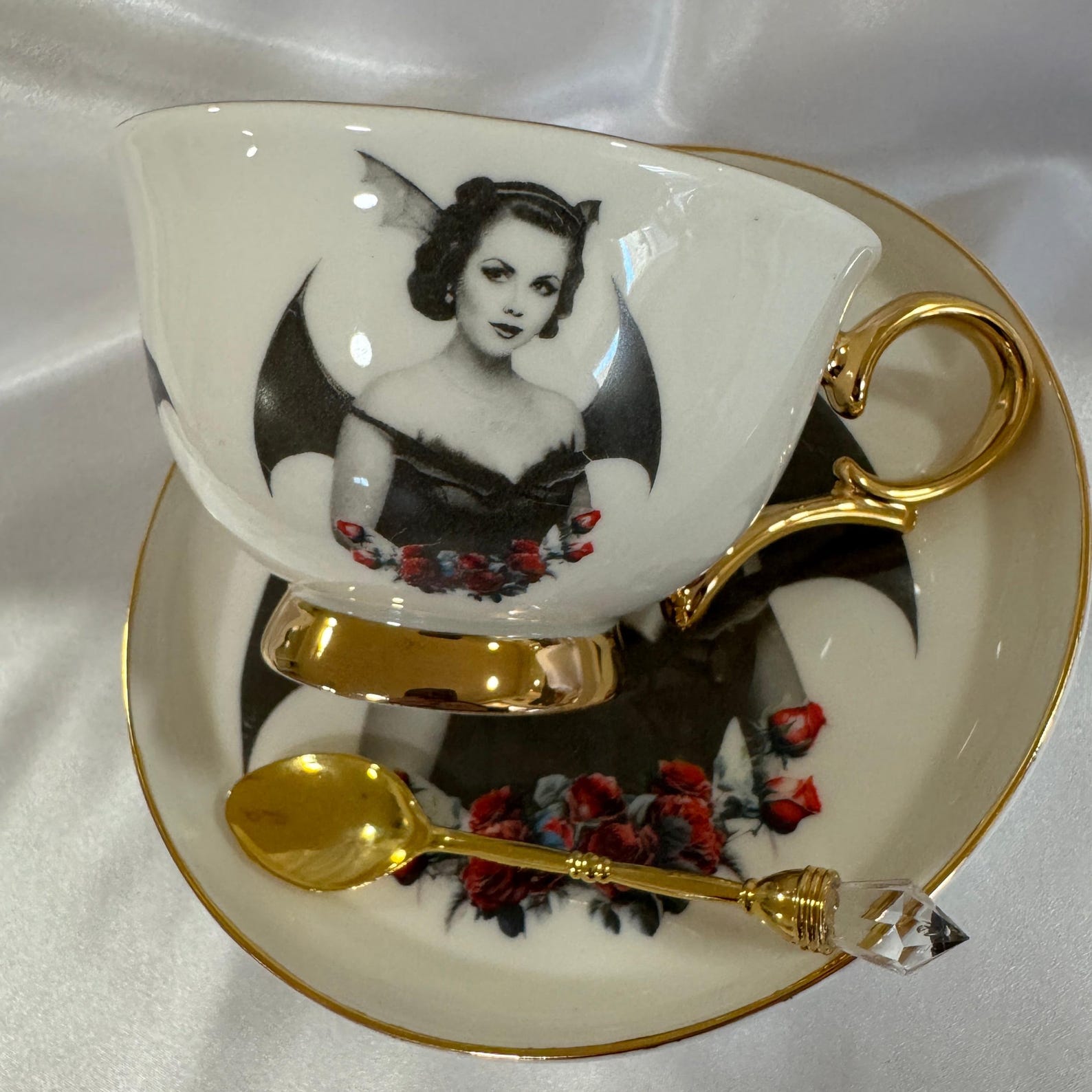 Bat Lady 5 Teacup and Saucer Set. Learn Tea Leaf Reading the Easy Way ...
